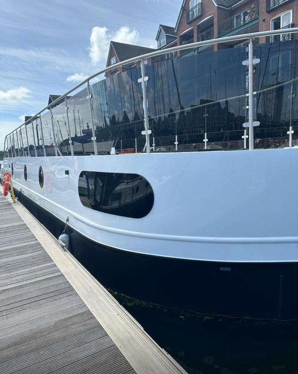 Lady Petra 2 Bedroom Luxury Barge, Liverpool - Lilly Likes